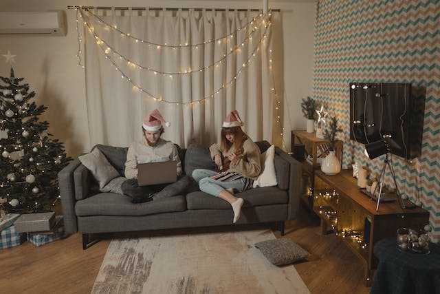 Freelancers: here are 6 ways to keep a festive spirit if you have to ...